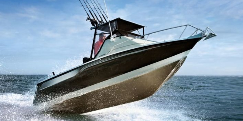 Safety Tips for Boating in Rough Conditions | Dalton Marine