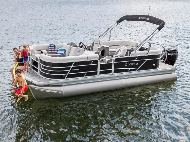 7 Models of Affordable Sweetwater Pontoons | Minneapolis, MN